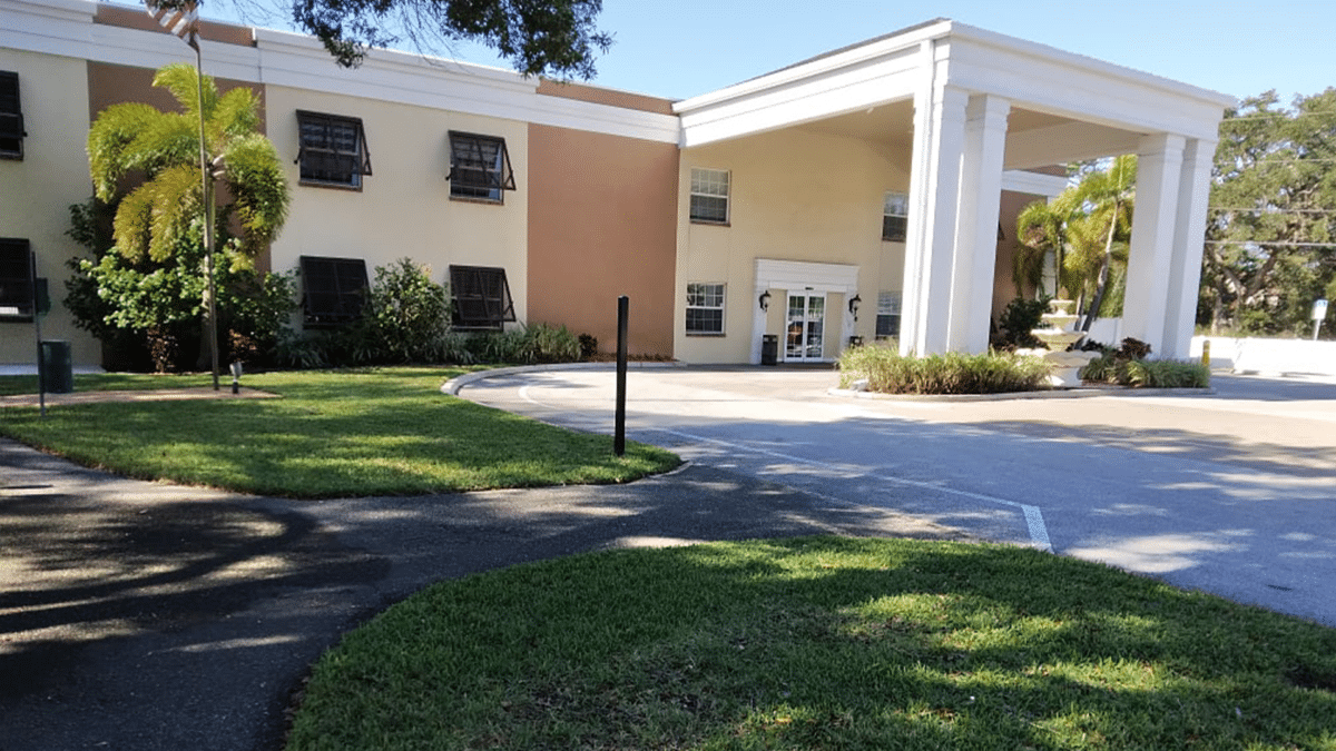 Bay Wood Senior Living - Pinellas Park - My Care Finders